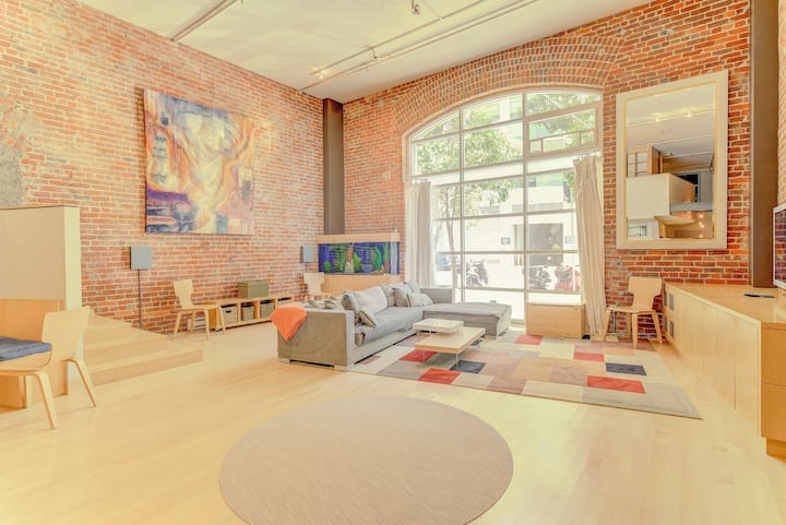 Spacious Luxury Historic Loft In Downtown Sf - San Francisco, CA