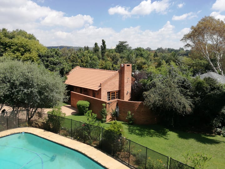 Pristine Cottage In The Green Heart Of Joburg - Johannesburg
