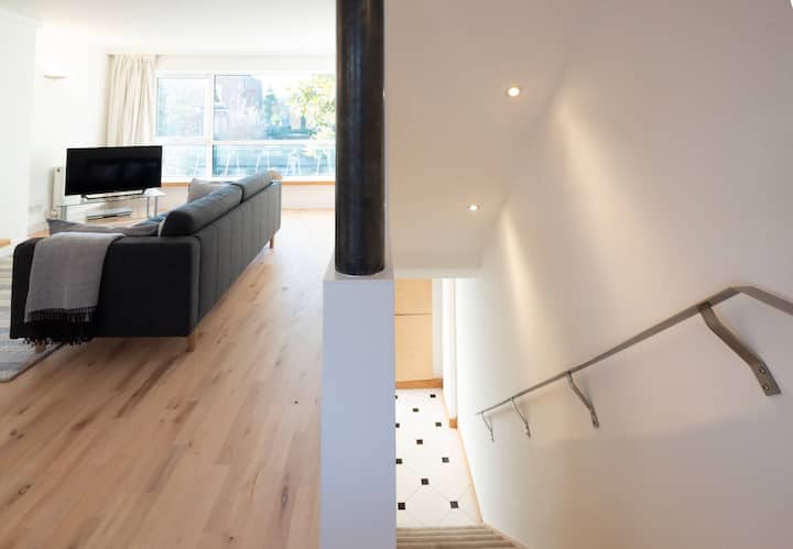 Bright, Light And Calm Two Bedroom Townhouse, M33 - Altrincham