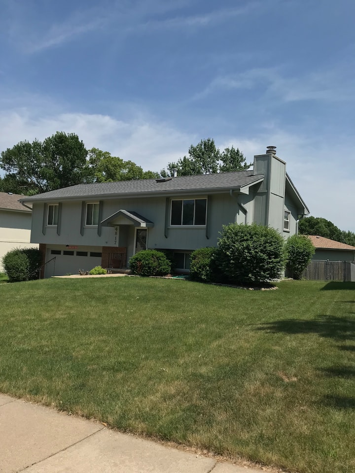 Spacious 3 Bedroom Omaha Home - Gretna, NE