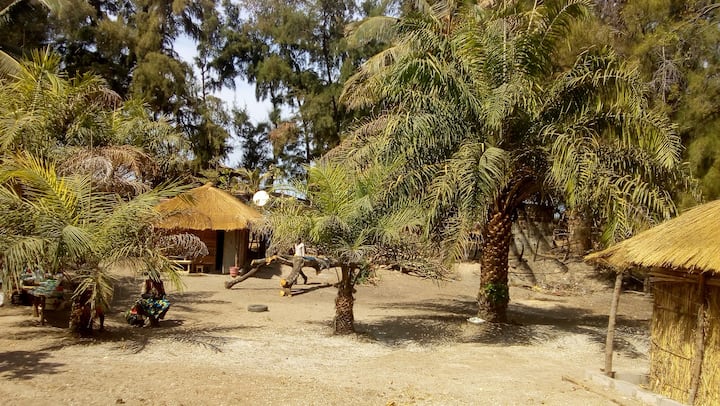 La Case Rouge Chez Bethy Jungle & Océan - Sénégal