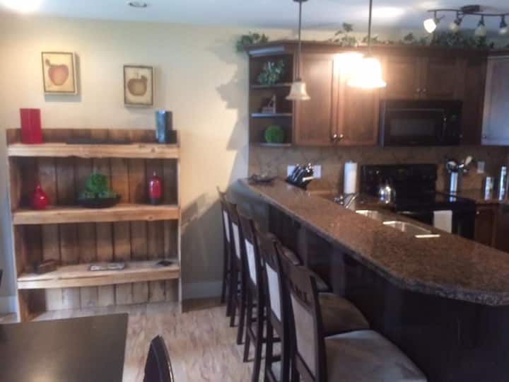 Executive Suite In The Heart Of Radium Hot Springs - Radium Hot Springs