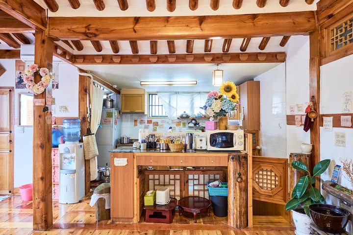 5인실 - 가시방 / 가온재 (Hanok Stay) 북촌한옥마을 - Seoul