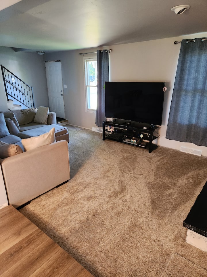 Lovely 2-bedroom Rental Unit With Indoor Fireplace - LedgeStone Vineyards, Greenleaf