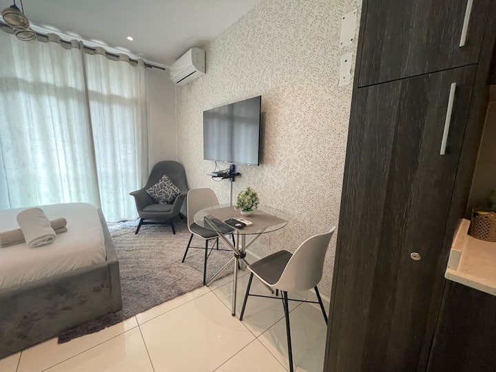 Pool View Studio Apartment @ Embassy Gardens. - Accra