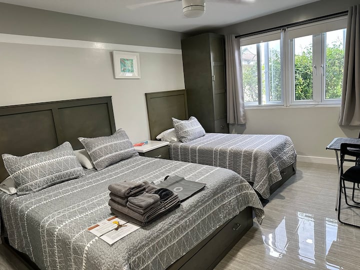 N4 - Queen And Single Beds, 1 Mile From Dowtown - Nassau