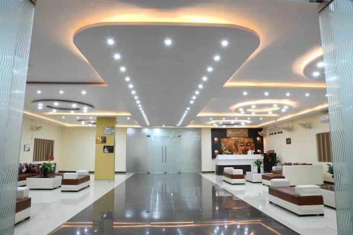 Hotel Mariya International Bodhgaya - 부다가야