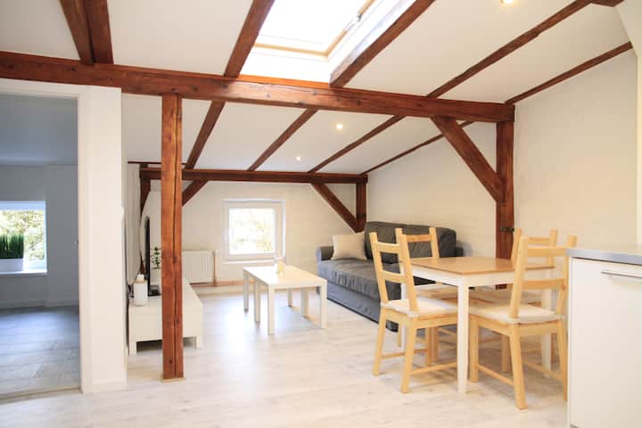 Gemütliche Dachgeschoßwohnung Mit Altbaucharme - 呂貝克
