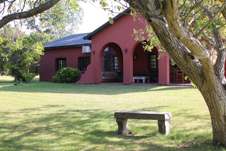 Netanya.tandil  Casa De Campo Parque Exclusivo - Argentinien