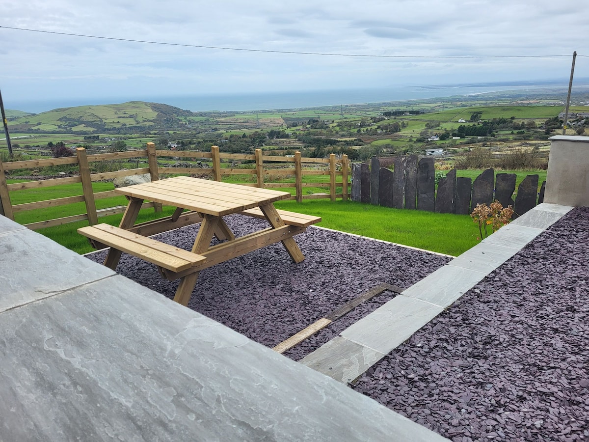 Amazing coastal & sunset views - Houses for Rent in Nebo, Wales, United ...