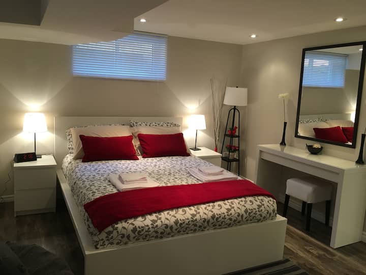 Spacious  2 Bedroom Apart. In A Heart Of Hamilton - Hamilton