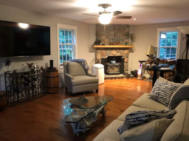 Colonial Country Home On 2 Acres - Buxton, ME