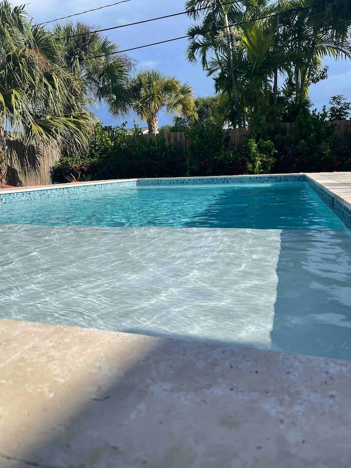 Tequesta Sunrise Saltwater Pool - Jupiter, FL