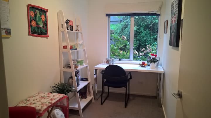 Modern Townhouse. Great Location. - Wellington