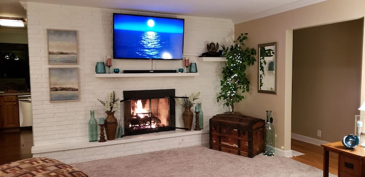 Relaxing Beach-style Sanctuary In Quiet Area! - Zion, IL