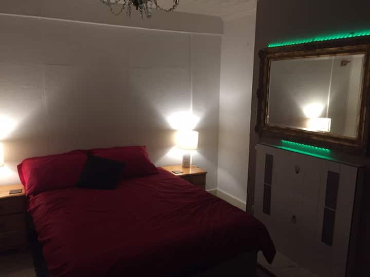 Rob’s Place: Luxury Low Priced Double Room - Northampton, UK