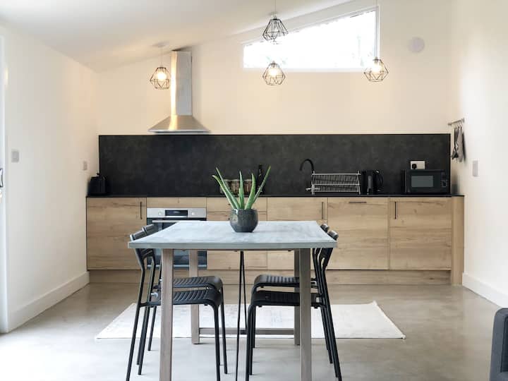 Stylish Hideaway Near The Downs - West Sussex