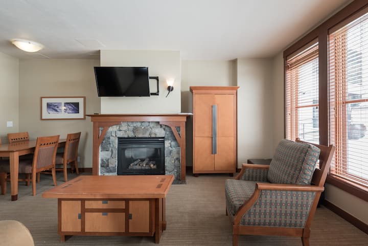Squaw Valley, Village,lodge,resort, Ski In/out. - Five Lakes
