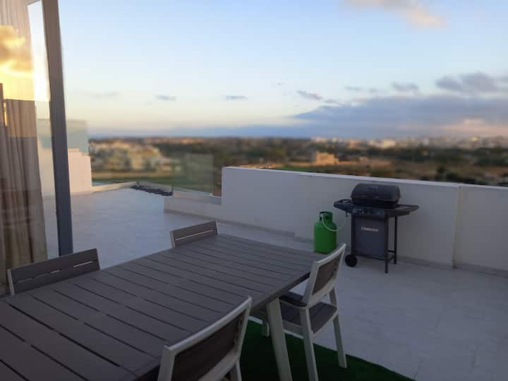 Lovely Panthouse With 3 Bedroom And Bbq Area. - Malta