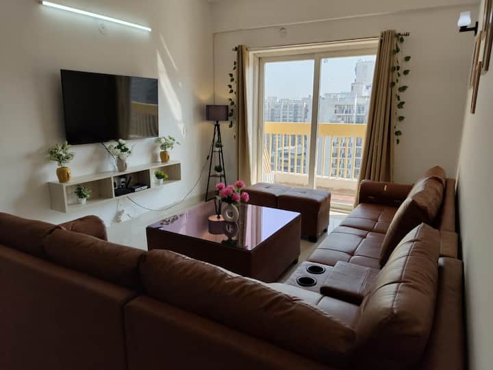 3 Bhk Spacious Flat Near Gaur City Noida - Ghaziabad