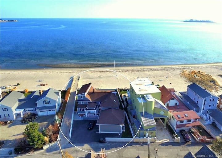 Milford Beachfront House - Sunshine Daydream - Milford, CT