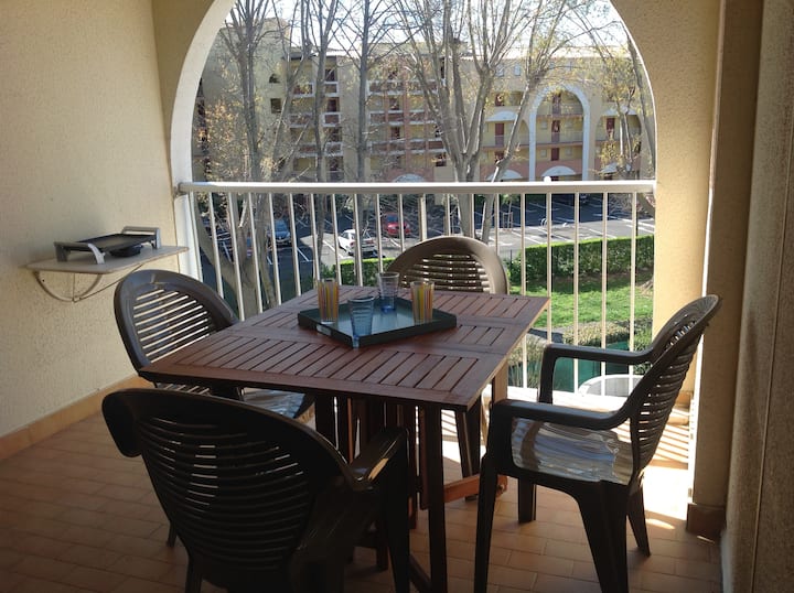 Grand T2  Avec Terrasse,parking Et Piscine Privée. - Vias