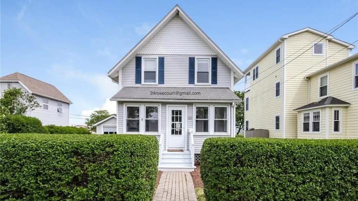 Narragansett Living At Its Best!w/ 4 Beach Passes! - Narragansett