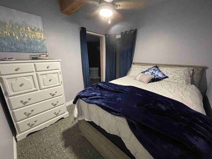 Central Two Bedroom Apt With Laundry & Parking - 노스 베이