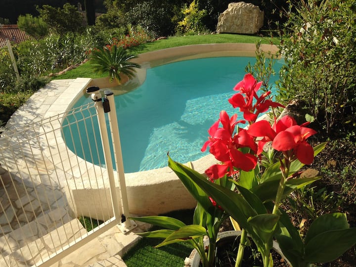 Rez De Jardin Dans La Verdure, Piscine Vue Mer - Les Issambres