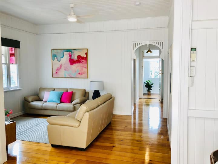 Stylish 5 Bedroom House With 4 Bathrooms - Windsor, Australia