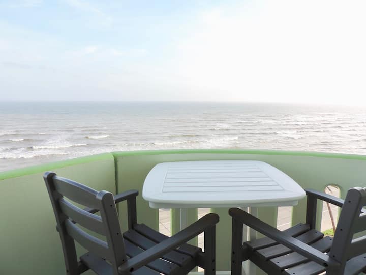9th Floor Luxury Oceanfront Condo - Galveston, TX