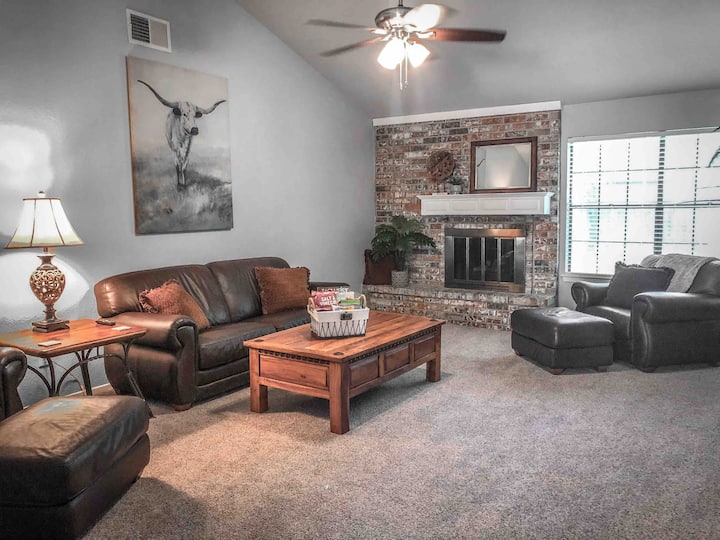 Heart Of Keller! Private Hot Tub~ Bear Creek Park! - Roanoke, TX