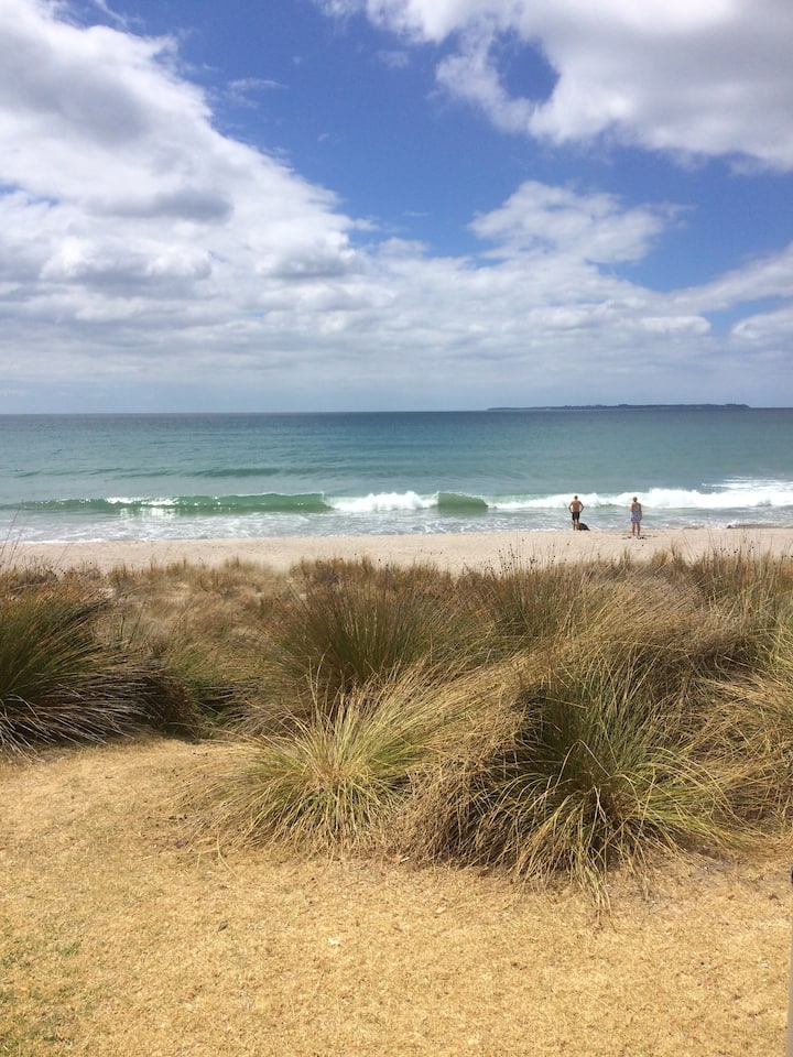 Absolute Ultimate Beachfront - Papamoa