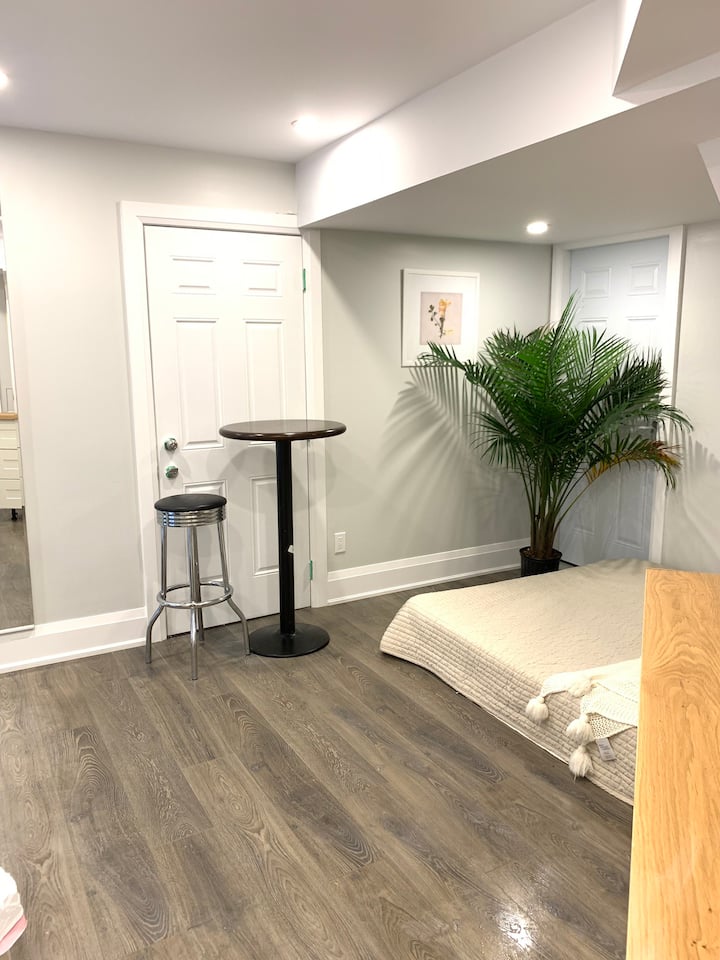 Good Size Studio, Close To Parks And Trails - Bradford