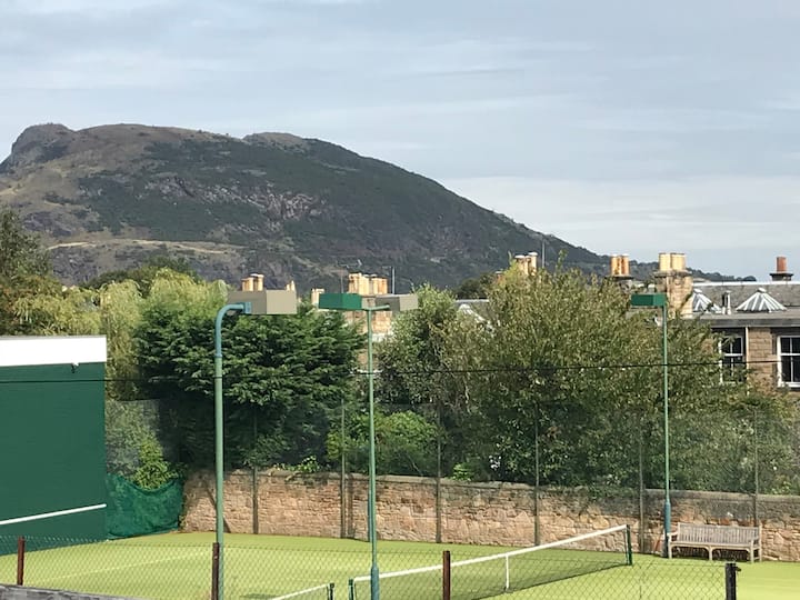 Large Excellent Base To Explore City - Sleeps 10 - Edinburgh