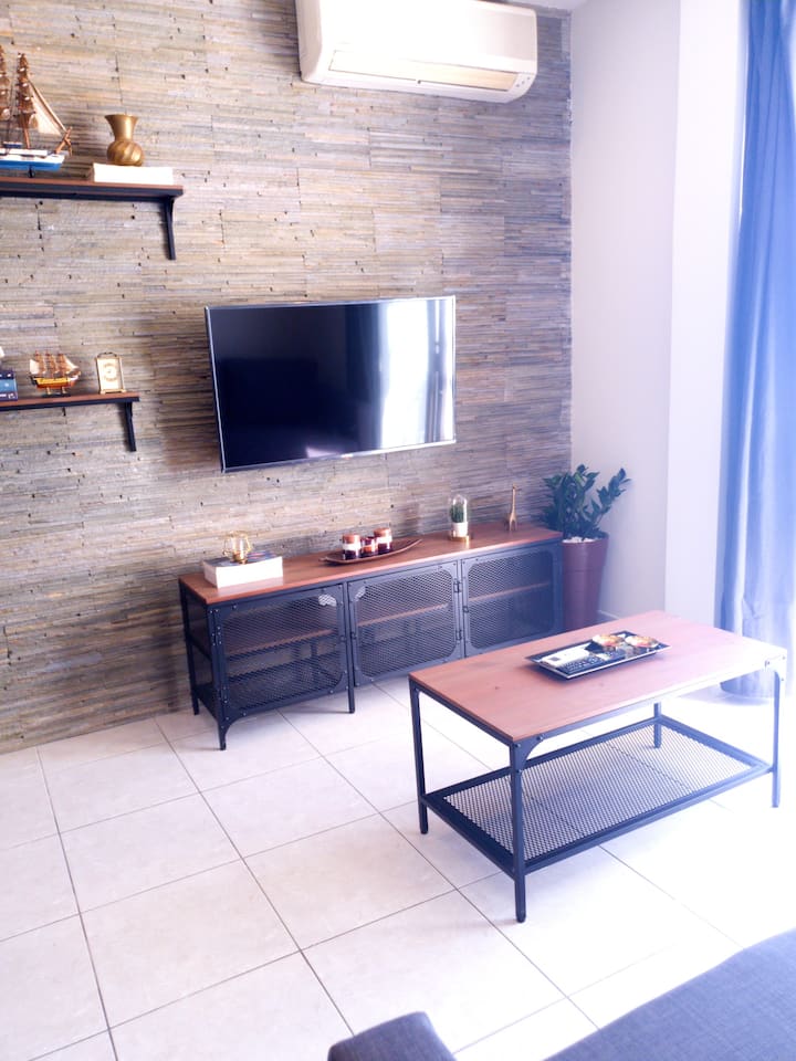 Seaside Rustic Flat In Harbour Tourist Area - Paphos