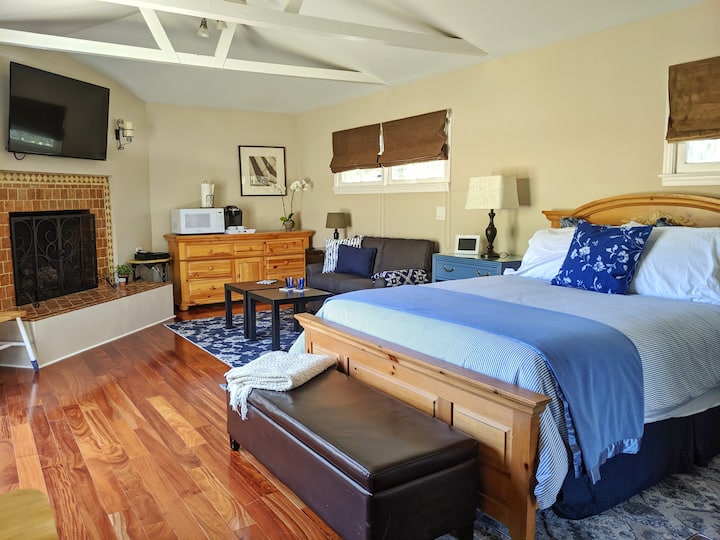 Centerpointe Cozy Suite - Long Beach, CA