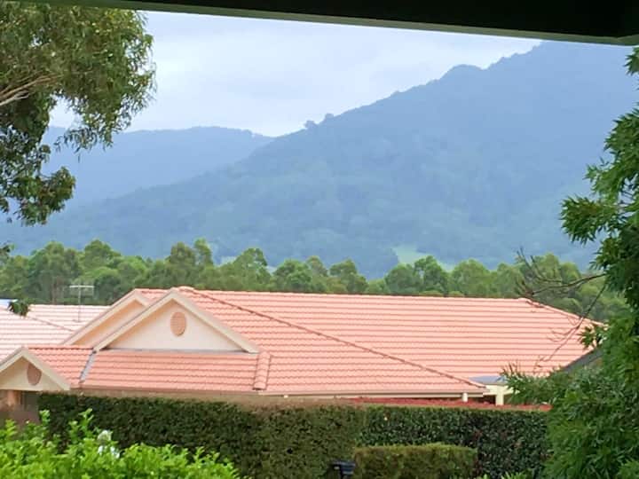 Mountain Views. 10 Mins Berry, 30 Mins Jervis Bay. - Bomaderry