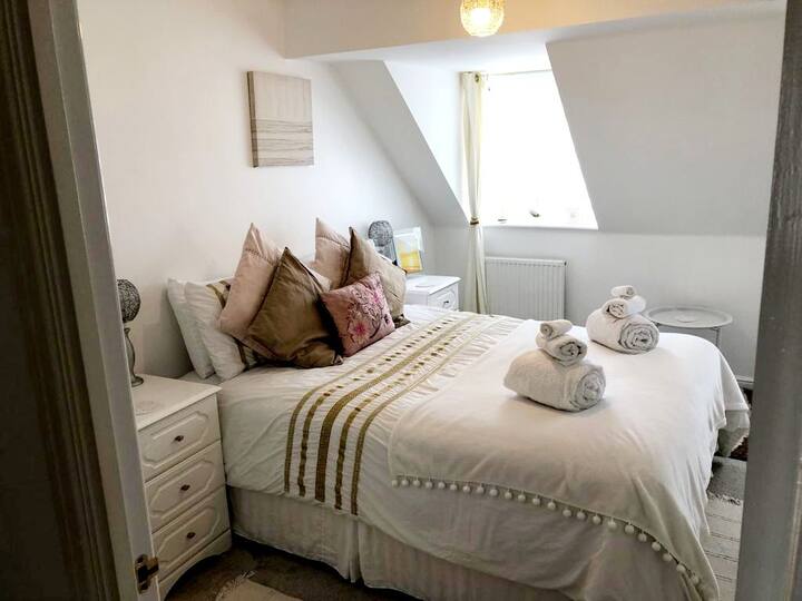 Spotless Large King-sized Room - Ringwood