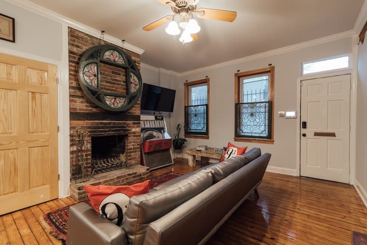 Old World Charm Center City House W/roof Deck! - Philadelphia, PA