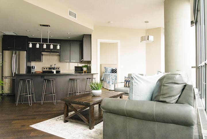 Keynote-2, 10th Floor Luxury Suite W/ug Parking - Calgary