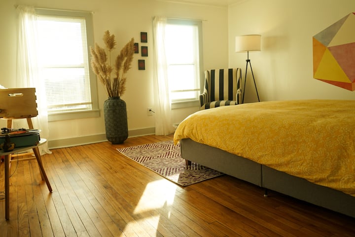 2 Blocks From Warren With An Office And Patio Db - Hudson, NY