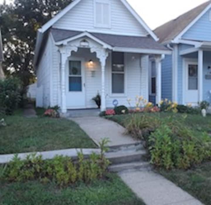 Adorable Shot-gun House, New Orleans Style! - Indianapolis, IN