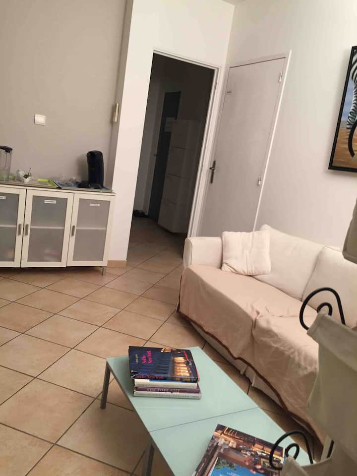 Chambre Meublée Dans Coloc Spacieuse Et Lumineuse - Nîmes