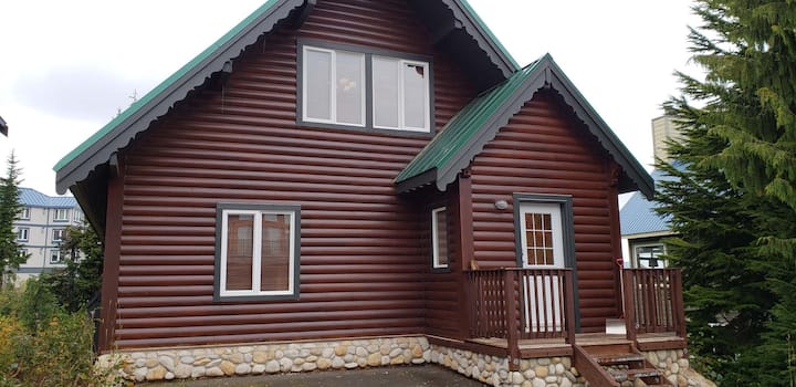 Chalet Sterbo Mt. Washington - Hot Tub, Ski-in/out - Mount Washington