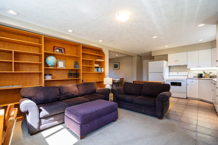 Spacious One-bedroom Suite. - Victoria