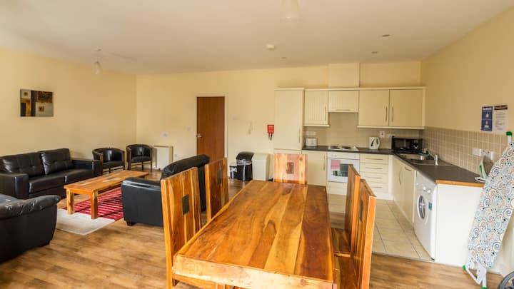 Courtyard Apartments Which Sleeps 6 People - Leitrim Village