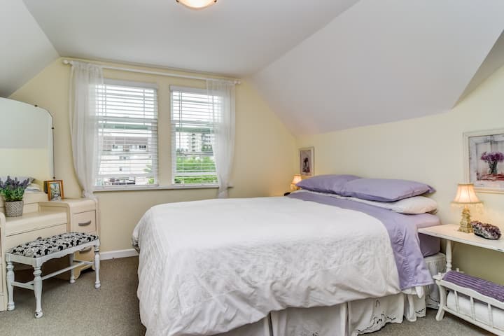 Heritage Home-one Bedroom Suite Close To Hospital - Chilliwack
