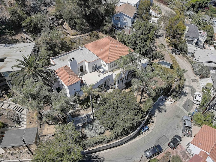 4100 Sq Feet Unique Hollywood Hills View Home - Los Angeles, CA