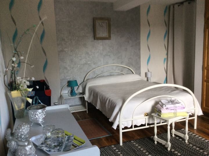 Chez Denise Chambre Ciel Et Terre - Aubeterre-sur-Dronne
